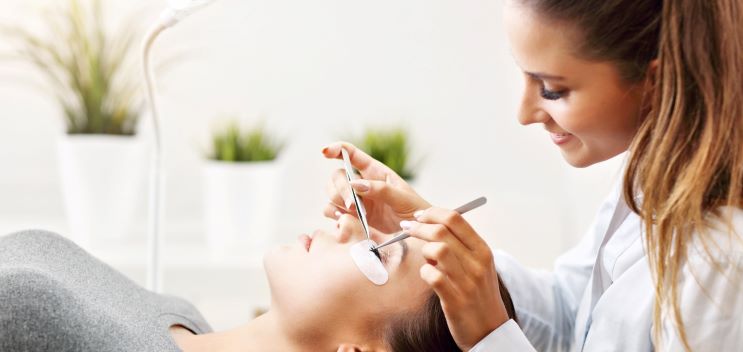 Do Lash Techs Make Good Money? Salary Guide & Earning Tips | NZ Beauty ...