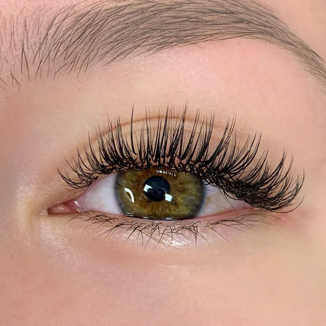 2026 Lash Trends: From Natural Wisps to Wet-Look Lashes | Style Guide